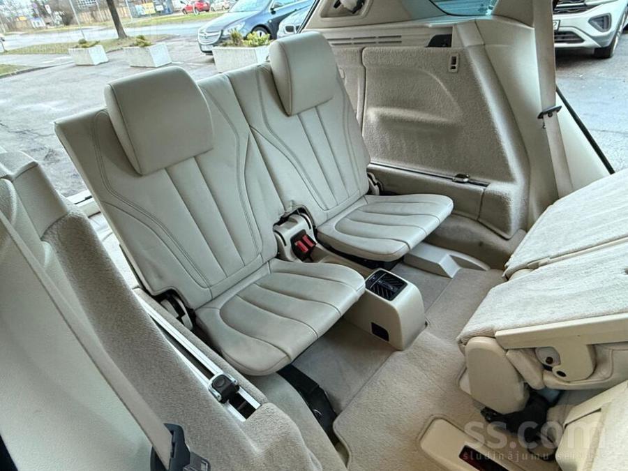 Grey BMW X5 2014 in Riga, with an engine capacity of 3.00 L and mileage of 331 thousand km for 14990 €, photo 17 on AUTOMOTO.COM.LV