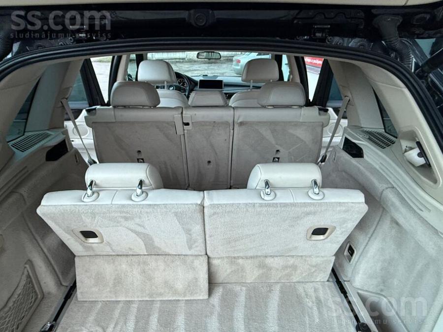 Grey BMW X5 2014 in Riga, with an engine capacity of 3.00 L and mileage of 331 thousand km for 14990 €, photo 19 on AUTOMOTO.COM.LV