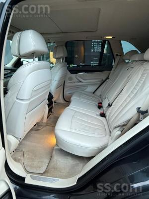 Grey BMW X5 2014 in Riga, with an engine capacity of 3.00 L and mileage of 331 thousand km for 14990 €, photo 23 on AUTOMOTO.COM.LV