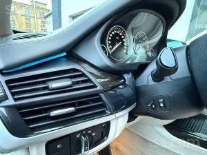 Grey BMW X5 2014 in Riga, with an engine capacity of 3.00 L and mileage of 331 thousand km for 14990 €, photo 26 on AUTOMOTO.COM.LV