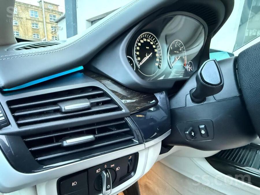 Grey BMW X5 2014 in Riga, with an engine capacity of 3.00 L and mileage of 331 thousand km for 14990 €, photo 26 on AUTOMOTO.COM.LV
