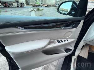 Grey BMW X5 2014 in Riga, with an engine capacity of 3.00 L and mileage of 331 thousand km for 14990 €, photo 29 on AUTOMOTO.COM.LV