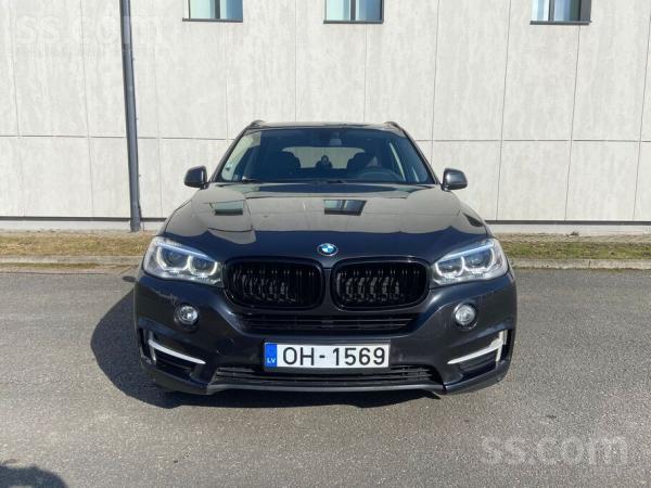 Grey BMW X5 2014 in Jelgava, with an engine capacity of 3.00 L and mileage of 315 thousand km for 17990 €, photo 7 on AUTOMOTO.COM.LV