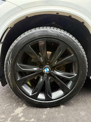 Grey BMW X5 2014 in Utena, with an engine capacity of 2.99 L and mileage of 205 thousand km for 17700 €, photo 12 on AUTOMOTO.COM.LV