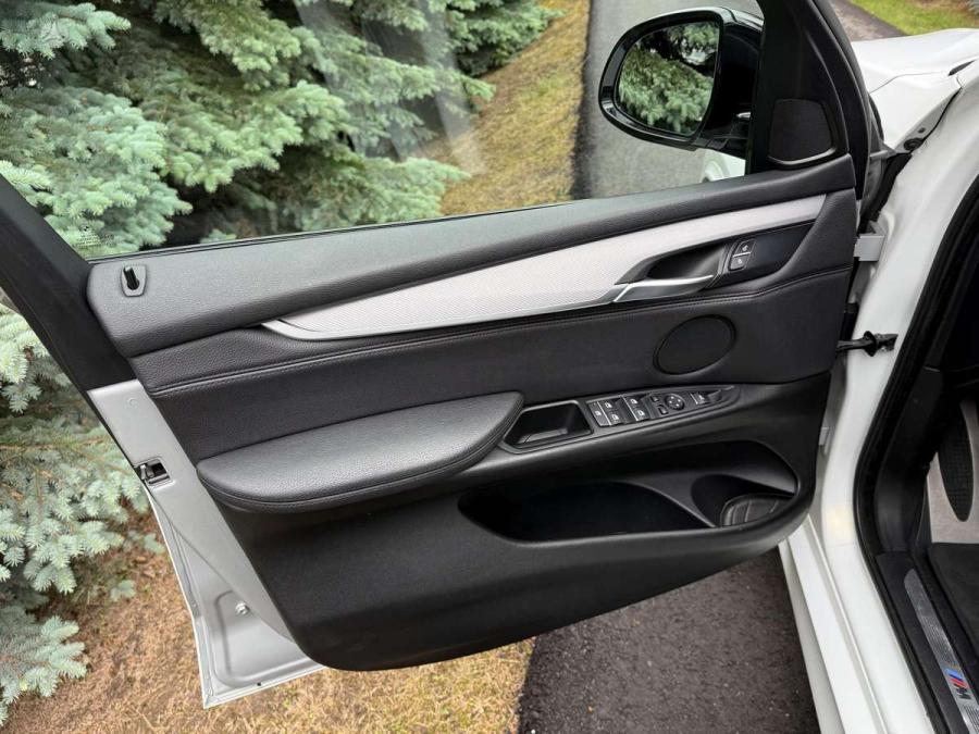 Grey BMW X5 2014 in Utena, with an engine capacity of 2.99 L and mileage of 205 thousand km for 17700 €, photo 19 on AUTOMOTO.COM.LV