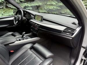 Grey BMW X5 2014 in Utena, with an engine capacity of 2.99 L and mileage of 205 thousand km for 17700 €, photo 21 on AUTOMOTO.COM.LV