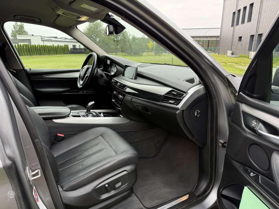 Pelēks BMW X5 2014 Tauragė, ar dzinēja tilpumu 2.00 L un nobraukumu 225 tūkst. km par 16900 €, foto 18 vietnē AUTOMOTO.COM.LV