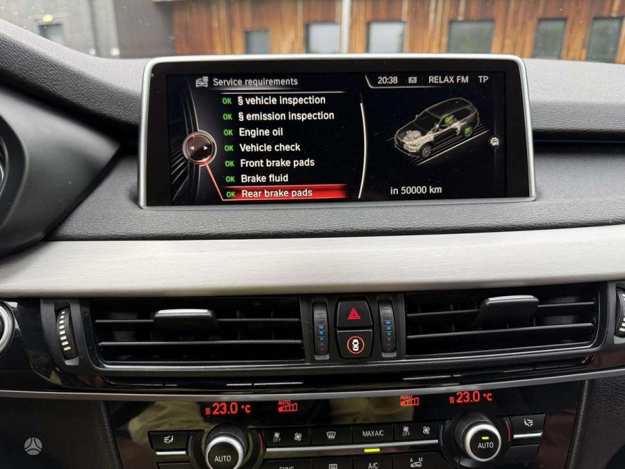 Pelēks BMW X5 2014 Tauragė, ar dzinēja tilpumu 2.00 L un nobraukumu 225 tūkst. km par 16900 €, foto 31 vietnē AUTOMOTO.COM.LV