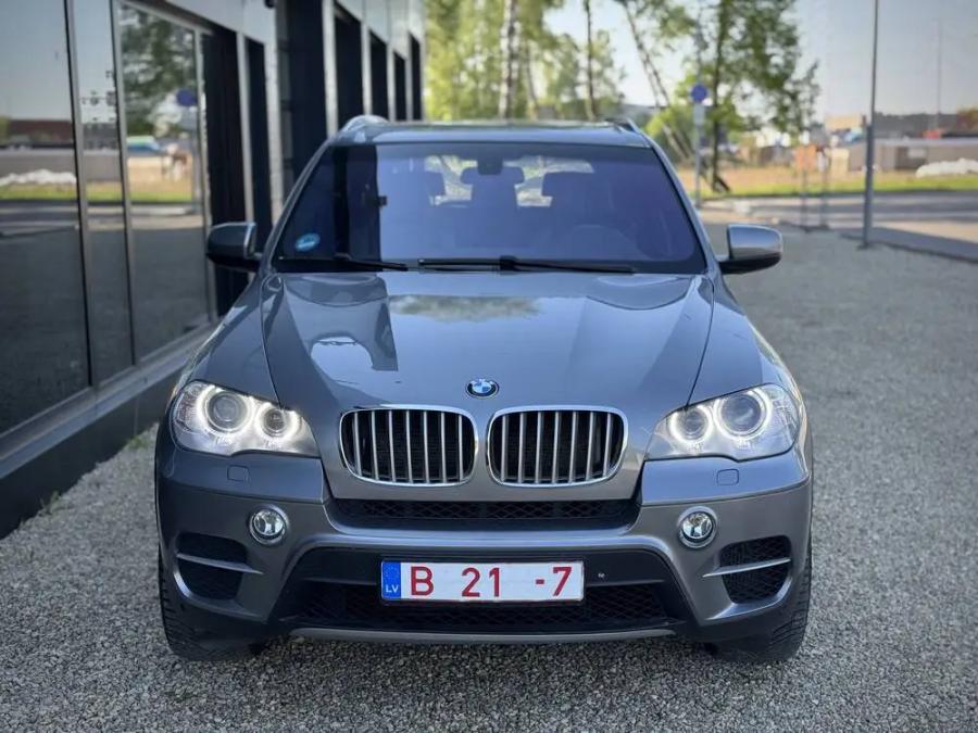 Grey BMW X5 2014 in Jelgava, with an engine capacity of 3.00 L and mileage of 193 thousand km for 12900 €, photo 4 on AUTOMOTO.COM.LV