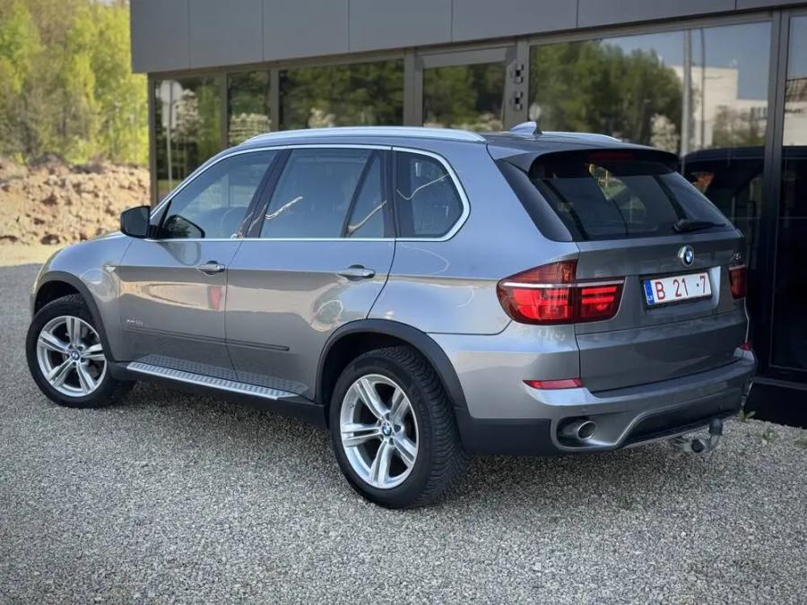 Grey BMW X5 2014 in Jelgava, with an engine capacity of 3.00 L and mileage of 193 thousand km for 12900 €, photo 5 on AUTOMOTO.COM.LV
