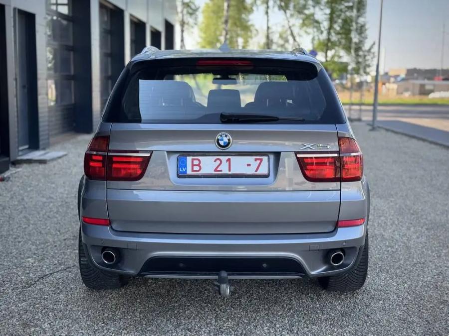 Grey BMW X5 2014 in Jelgava, with an engine capacity of 3.00 L and mileage of 193 thousand km for 12900 €, photo 10 on AUTOMOTO.COM.LV