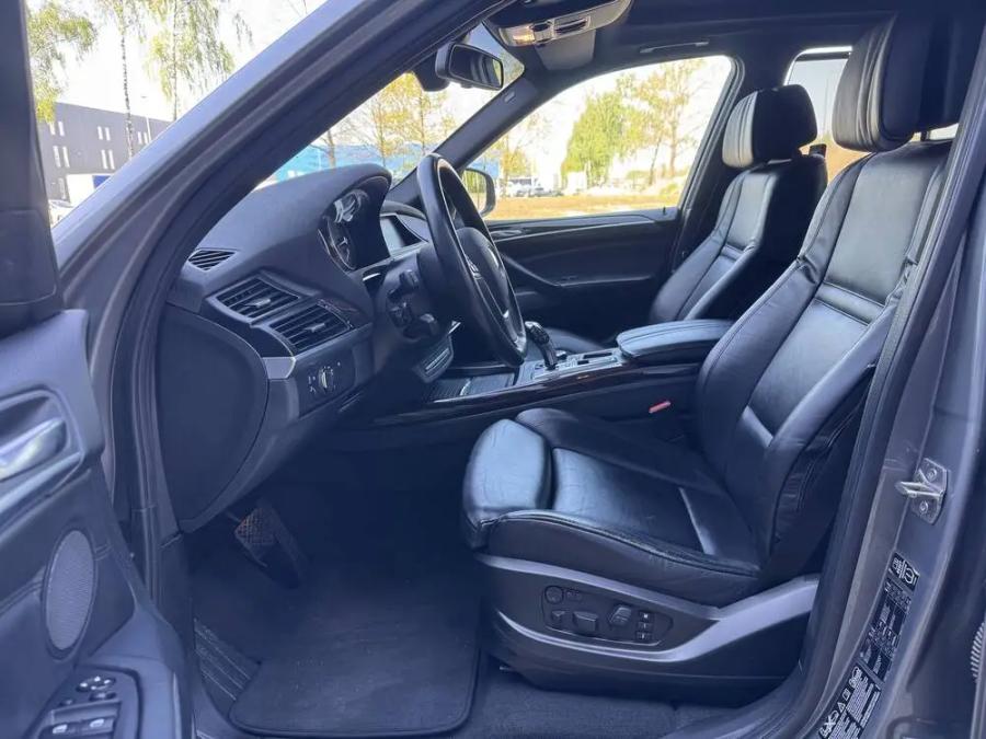 Grey BMW X5 2014 in Jelgava, with an engine capacity of 3.00 L and mileage of 193 thousand km for 12900 €, photo 11 on AUTOMOTO.COM.LV