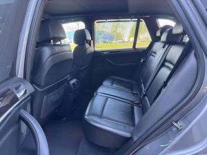 Grey BMW X5 2014 in Jelgava, with an engine capacity of 3.00 L and mileage of 193 thousand km for 12900 €, photo 12 on AUTOMOTO.COM.LV