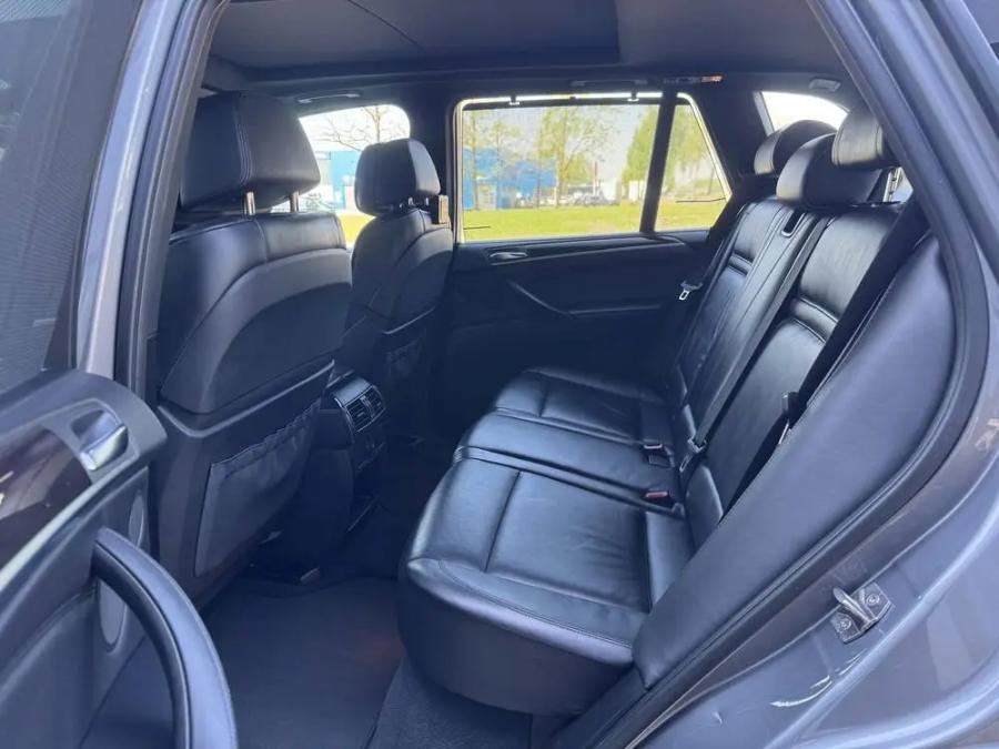 Grey BMW X5 2014 in Jelgava, with an engine capacity of 3.00 L and mileage of 193 thousand km for 12900 €, photo 12 on AUTOMOTO.COM.LV