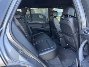 Grey BMW X5 2014 in Jelgava, with an engine capacity of 3.00 L and mileage of 193 thousand km for 12900 €, photo 13 on AUTOMOTO.COM.LV