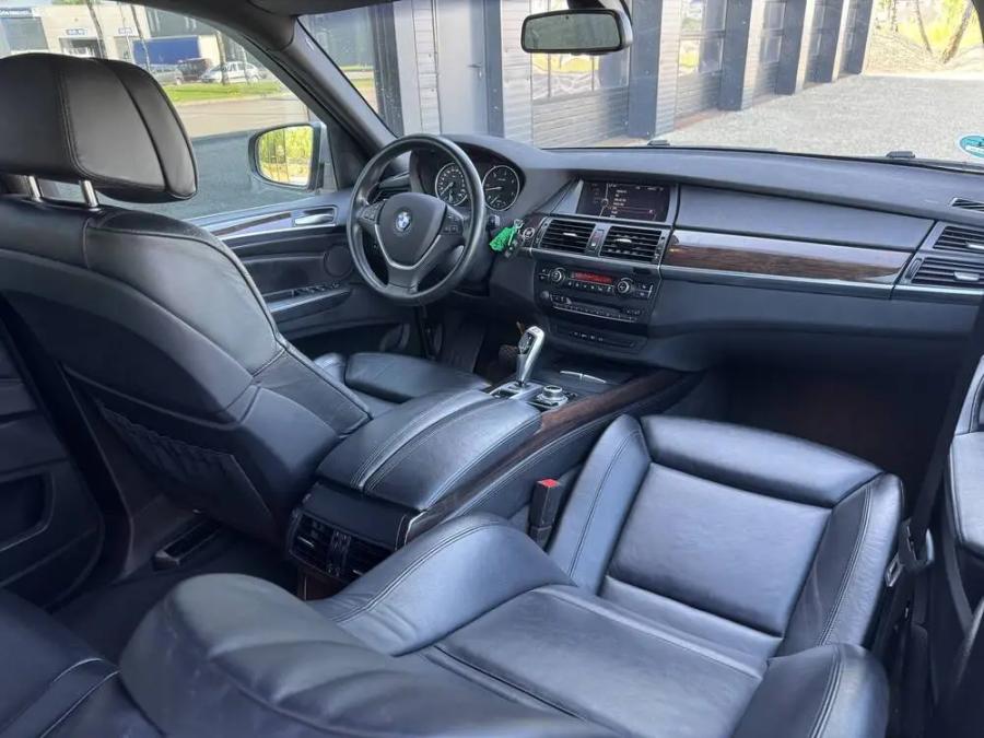 Grey BMW X5 2014 in Jelgava, with an engine capacity of 3.00 L and mileage of 193 thousand km for 12900 €, photo 15 on AUTOMOTO.COM.LV