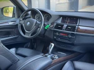 Grey BMW X5 2014 in Jelgava, with an engine capacity of 3.00 L and mileage of 193 thousand km for 12900 €, photo 16 on AUTOMOTO.COM.LV