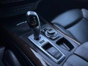Grey BMW X5 2014 in Jelgava, with an engine capacity of 3.00 L and mileage of 193 thousand km for 12900 €, photo 19 on AUTOMOTO.COM.LV