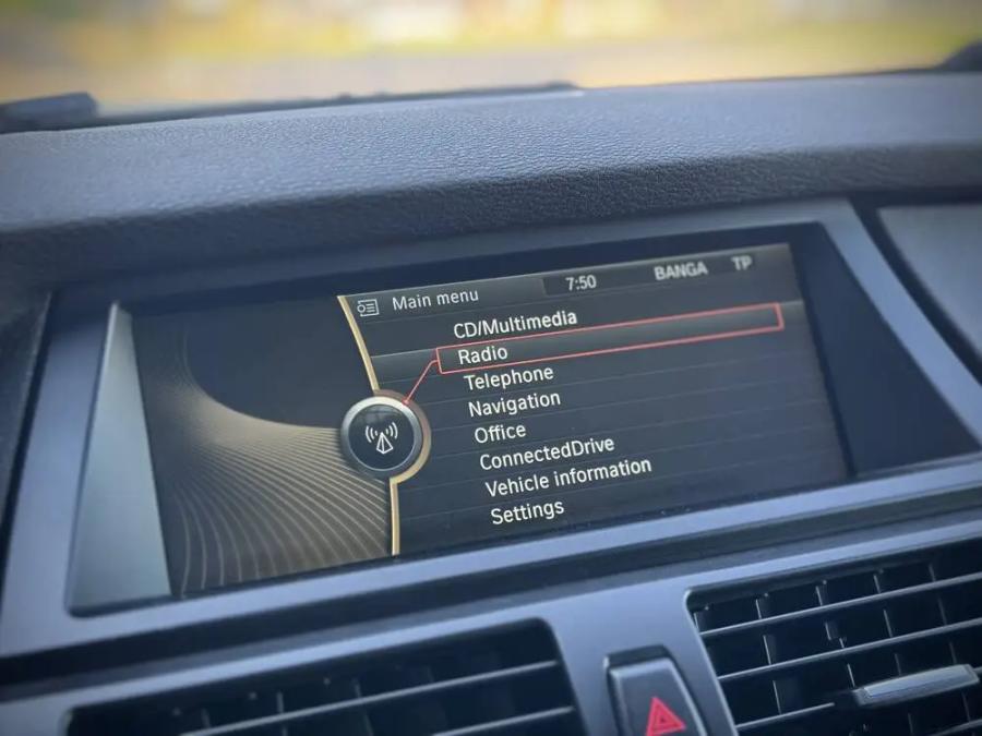 Grey BMW X5 2014 in Jelgava, with an engine capacity of 3.00 L and mileage of 193 thousand km for 12900 €, photo 20 on AUTOMOTO.COM.LV