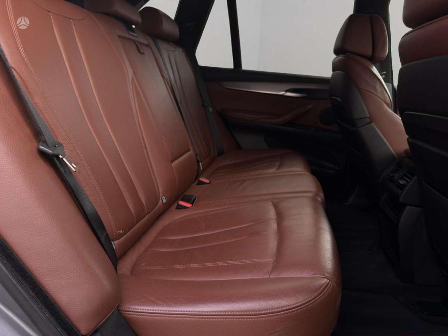 Grey BMW X5 2014 in Kaunas, with an engine capacity of 3.00 L and mileage of 325 thousand km for 19999 €, photo 10 on AUTOMOTO.COM.LV