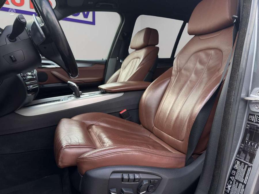 Grey BMW X5 2014 in Kaunas, with an engine capacity of 3.00 L and mileage of 325 thousand km for 19999 €, photo 15 on AUTOMOTO.COM.LV