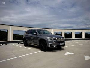 Grey BMW X5 2014 in Vilnius, with an engine capacity of 2.99 L and mileage of 287 thousand km for 14499 €, photo  on AUTOMOTO.COM.LV