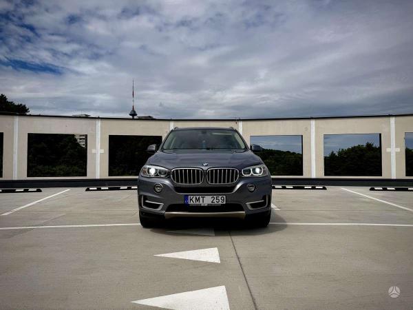 Grey BMW X5 2014 in Vilnius, with an engine capacity of 2.99 L and mileage of 287 thousand km for 14499 €, photo 2 on AUTOMOTO.COM.LV
