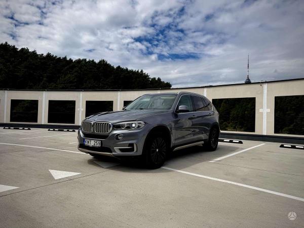 Grey BMW X5 2014 in Vilnius, with an engine capacity of 2.99 L and mileage of 287 thousand km for 14499 €, photo 3 on AUTOMOTO.COM.LV