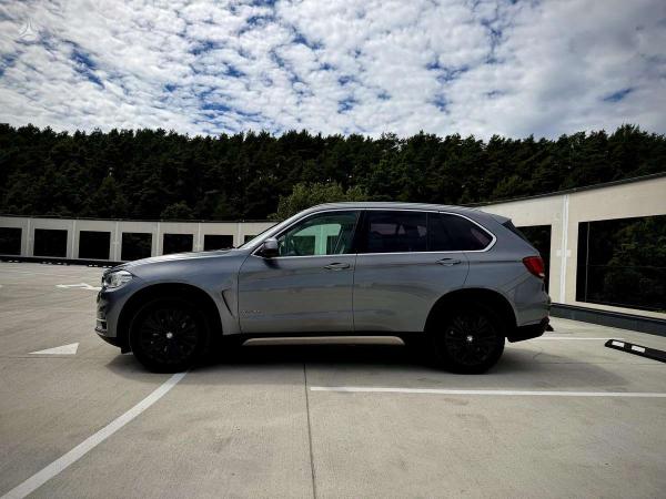 Grey BMW X5 2014 in Vilnius, with an engine capacity of 2.99 L and mileage of 287 thousand km for 14499 €, photo 4 on AUTOMOTO.COM.LV