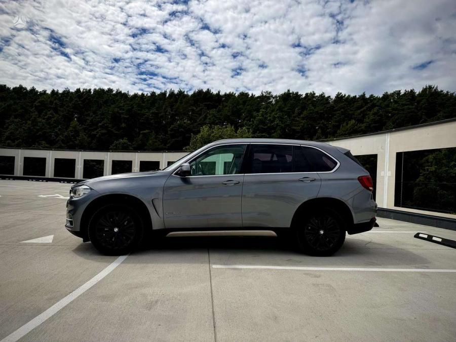 Grey BMW X5 2014 in Vilnius, with an engine capacity of 2.99 L and mileage of 287 thousand km for 14499 €, photo 5 on AUTOMOTO.COM.LV