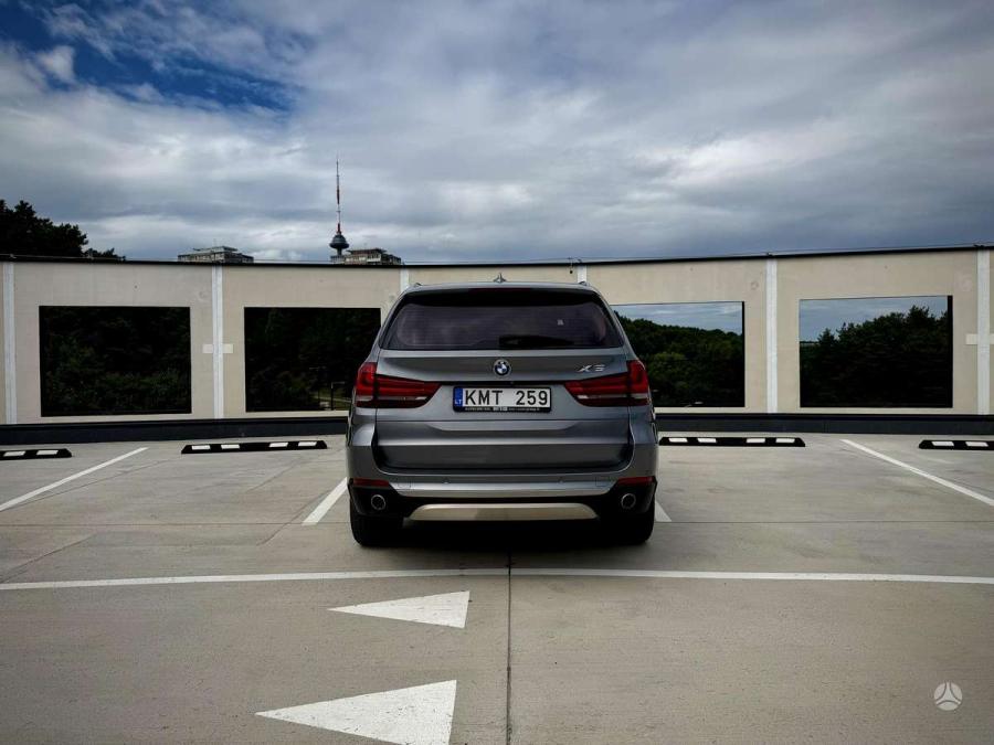 Grey BMW X5 2014 in Vilnius, with an engine capacity of 2.99 L and mileage of 287 thousand km for 14499 €, photo 7 on AUTOMOTO.COM.LV