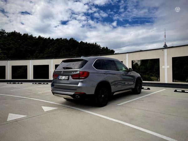 Grey BMW X5 2014 in Vilnius, with an engine capacity of 2.99 L and mileage of 287 thousand km for 14499 €, photo 7 on AUTOMOTO.COM.LV