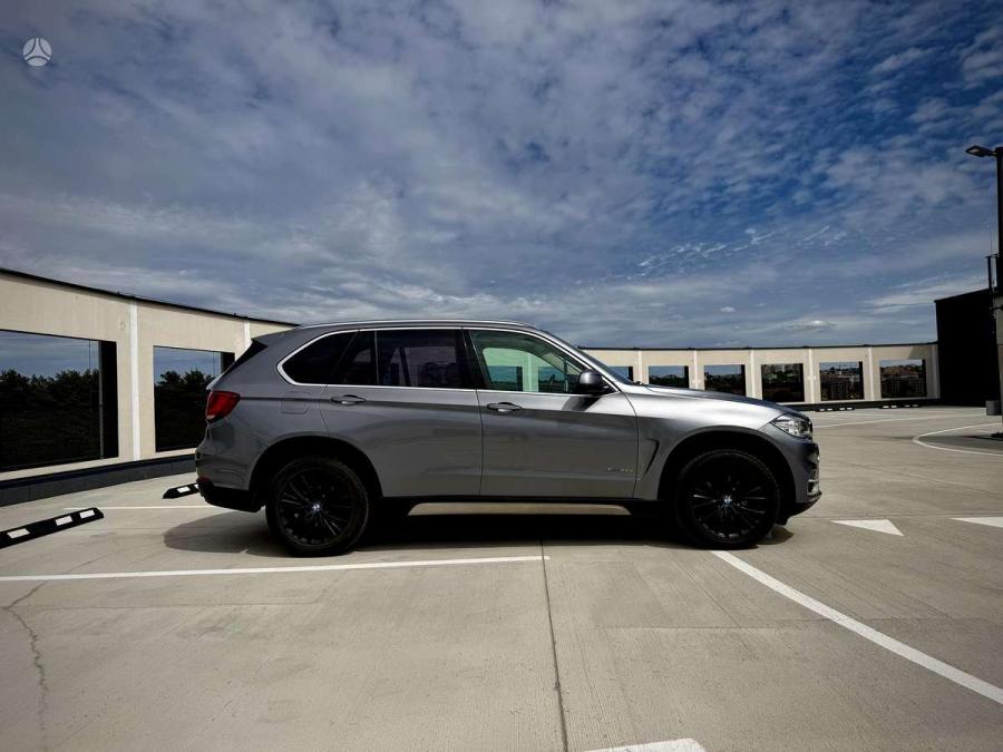 Grey BMW X5 2014 in Vilnius, with an engine capacity of 2.99 L and mileage of 287 thousand km for 14499 €, photo 9 on AUTOMOTO.COM.LV