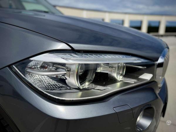 Grey BMW X5 2014 in Vilnius, with an engine capacity of 2.99 L and mileage of 287 thousand km for 14499 €, photo 9 on AUTOMOTO.COM.LV