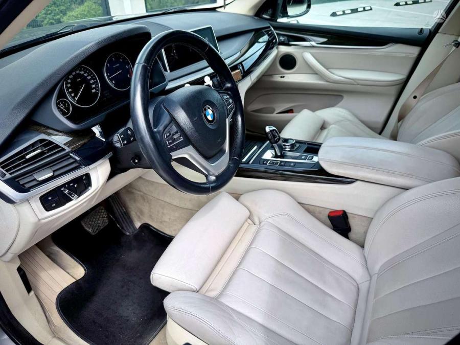 Grey BMW X5 2014 in Vilnius, with an engine capacity of 2.99 L and mileage of 287 thousand km for 14499 €, photo 12 on AUTOMOTO.COM.LV