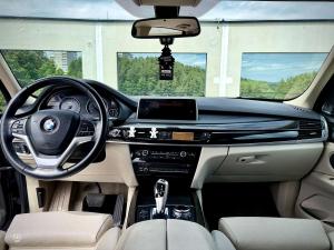 Grey BMW X5 2014 in Vilnius, with an engine capacity of 2.99 L and mileage of 287 thousand km for 14499 €, photo 13 on AUTOMOTO.COM.LV