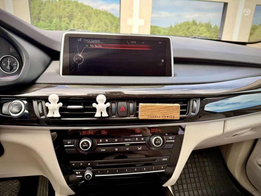 Grey BMW X5 2014 in Vilnius, with an engine capacity of 2.99 L and mileage of 287 thousand km for 14499 €, photo 14 on AUTOMOTO.COM.LV