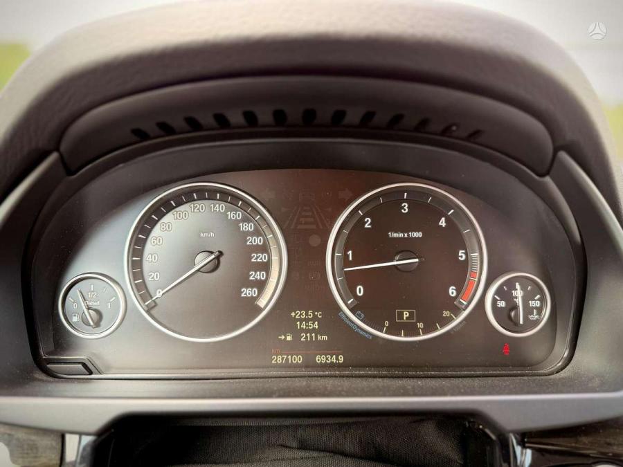 Grey BMW X5 2014 in Vilnius, with an engine capacity of 2.99 L and mileage of 287 thousand km for 14499 €, photo 16 on AUTOMOTO.COM.LV