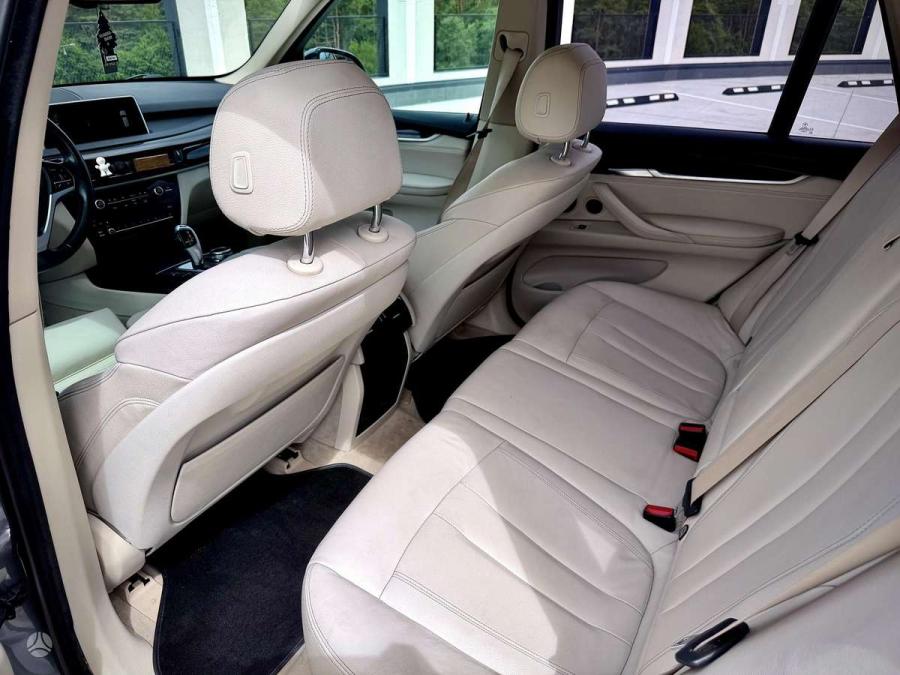 Grey BMW X5 2014 in Vilnius, with an engine capacity of 2.99 L and mileage of 287 thousand km for 14499 €, photo 18 on AUTOMOTO.COM.LV