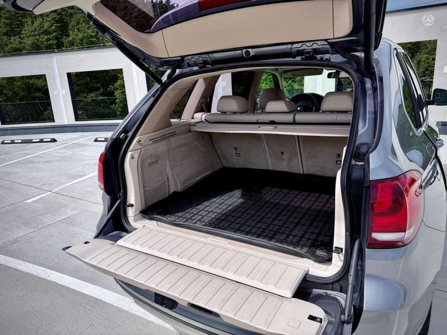 Grey BMW X5 2014 in Vilnius, with an engine capacity of 2.99 L and mileage of 287 thousand km for 14499 €, photo 19 on AUTOMOTO.COM.LV