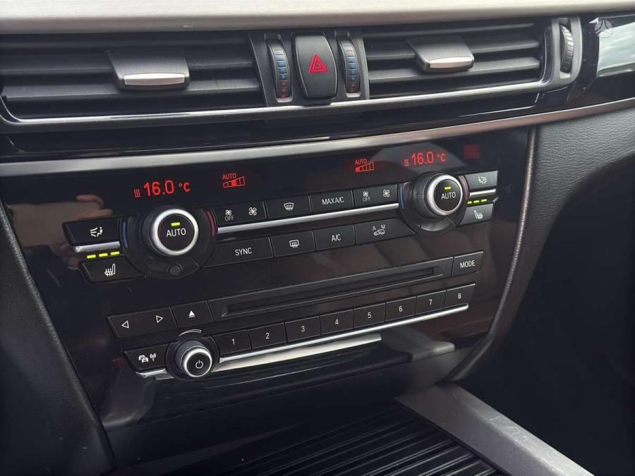 Grey BMW X5 2014 in Kaunas, with an engine capacity of 3.00 L and mileage of 325 thousand km for 19999 €, photo 17 on AUTOMOTO.COM.LV