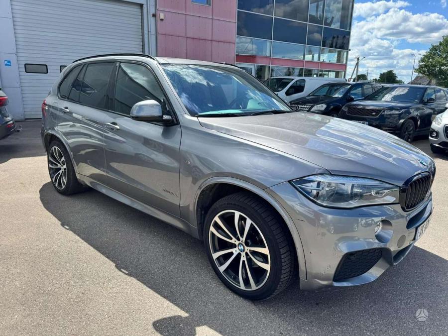 Pelēks BMW X5 2014 Tauragė, ar dzinēja tilpumu 2.99 L un nobraukumu 240 tūkst. km par 18800 €, foto 1 vietnē AUTOMOTO.COM.LV