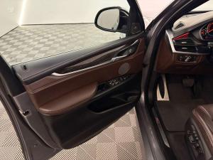 Pelēks BMW X5 2014 Marijampole, ar dzinēja tilpumu 2.99 L un nobraukumu 155 tūkst. km par 20999 €, foto 15 vietnē AUTOMOTO.COM.LV