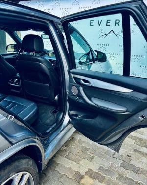 Grey BMW X5 2014 in Kaisiadorys, with an engine capacity of 2.99 L and mileage of 242 thousand km for 19550 €, photo 16 on AUTOMOTO.COM.LV