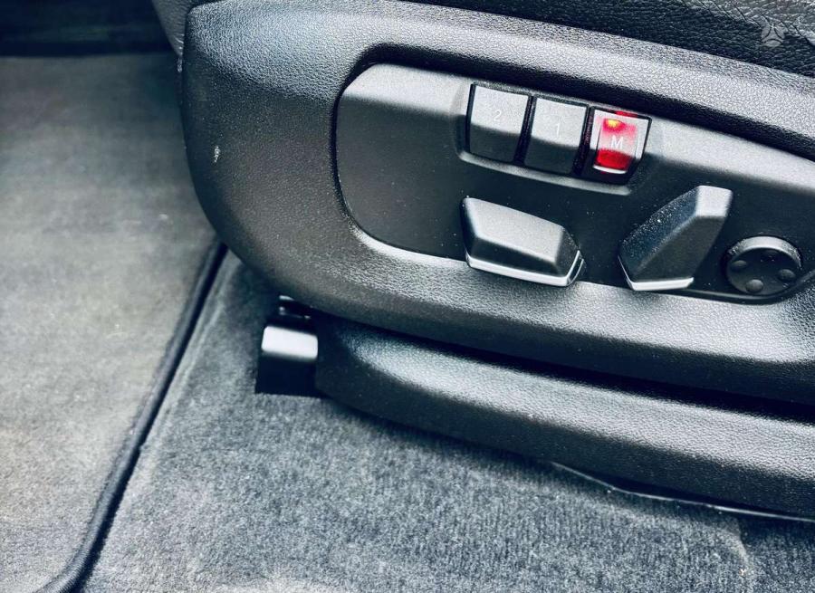 Grey BMW X5 2014 in Kaisiadorys, with an engine capacity of 2.99 L and mileage of 242 thousand km for 19550 €, photo 40 on AUTOMOTO.COM.LV