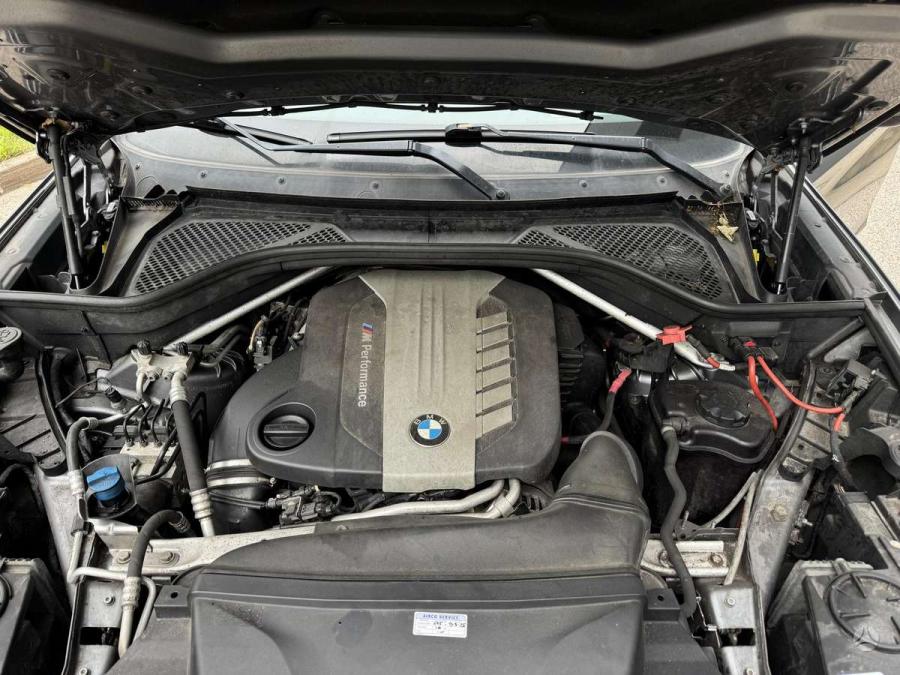 Pelēks BMW X5 2014 Alīta, ar dzinēja tilpumu 3.00 L un nobraukumu 338 tūkst. km par 13950 €, foto 43 vietnē AUTOMOTO.COM.LV