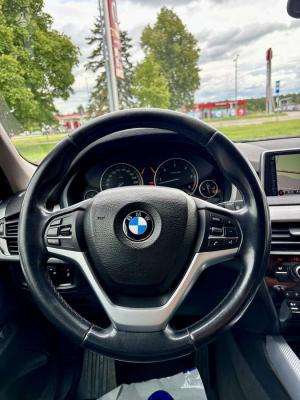 Pelēks BMW X5 2014 Tauragė, ar dzinēja tilpumu 2.99 L un nobraukumu 300 tūkst. km par 14900 €, foto 15 vietnē AUTOMOTO.COM.LV