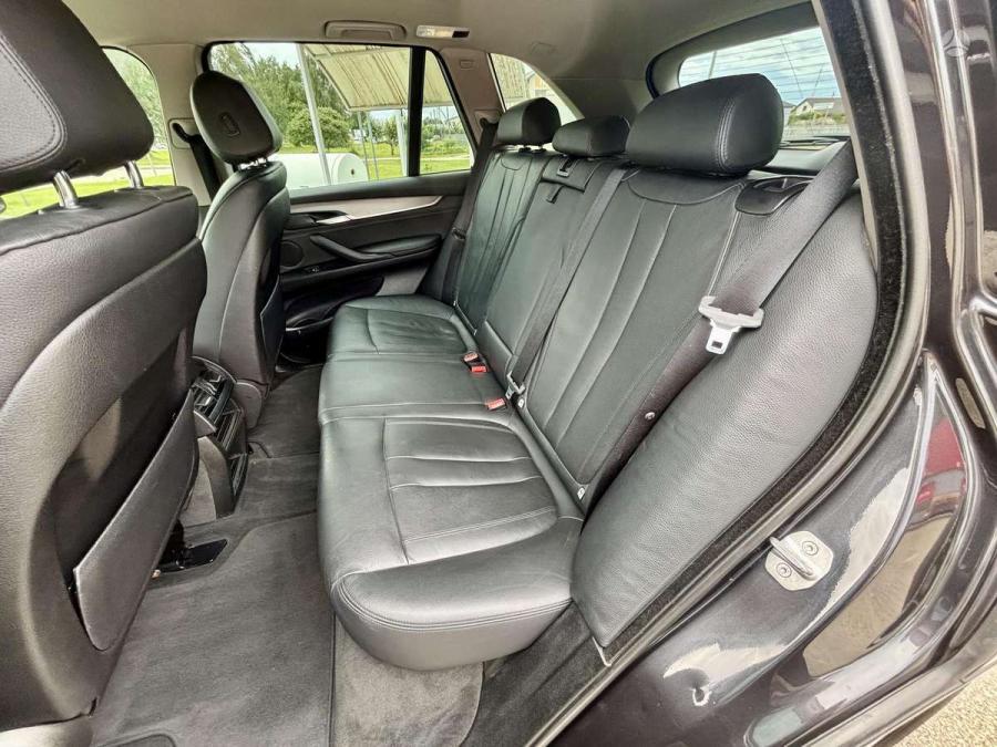 Pelēks BMW X5 2014 Tauragė, ar dzinēja tilpumu 2.99 L un nobraukumu 300 tūkst. km par 14900 €, foto 16 vietnē AUTOMOTO.COM.LV