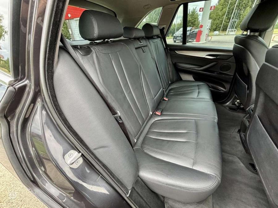 Pelēks BMW X5 2014 Tauragė, ar dzinēja tilpumu 2.99 L un nobraukumu 300 tūkst. km par 14900 €, foto 19 vietnē AUTOMOTO.COM.LV