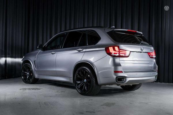 Grey BMW X5 2014 in Vilnius, with an engine capacity of 2.99 L and mileage of 180 thousand km for 24999 €, photo 6 on AUTOMOTO.COM.LV